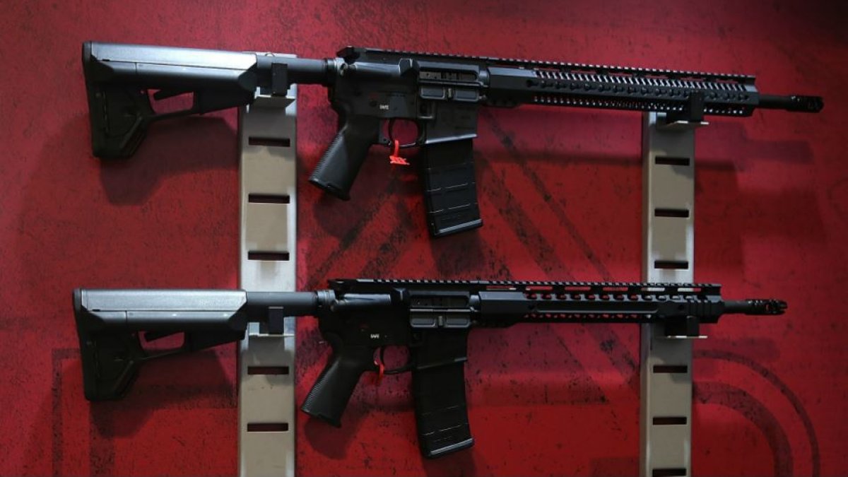 Prohibición de armas de asalto en Illinois enfrenta primera demanda con ...