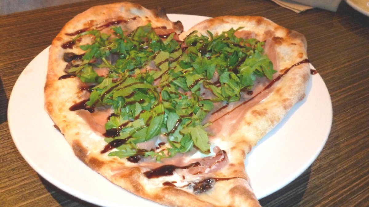 San Valentín en Chicago con pizza de corazón – Telemundo Chicago