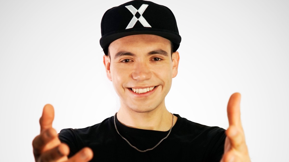 El cantante Raymix afirma que era su “obligación” hacer pública su ...