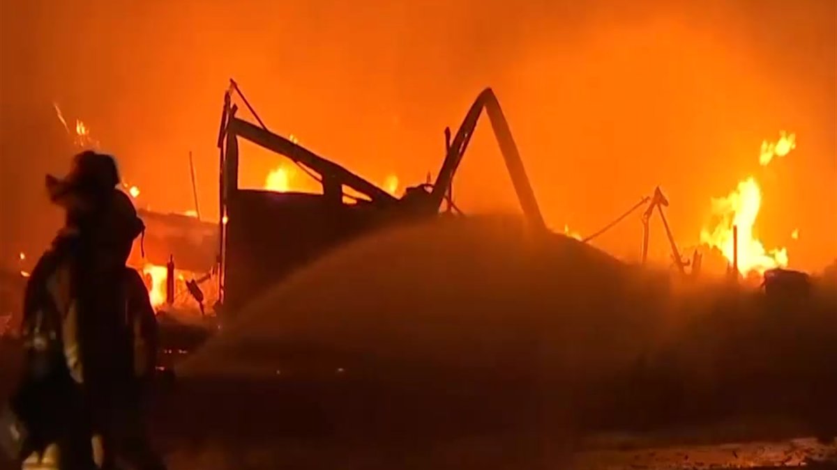 En video: incendio Shady arrasa con un vecindario de Santa Rosa ...