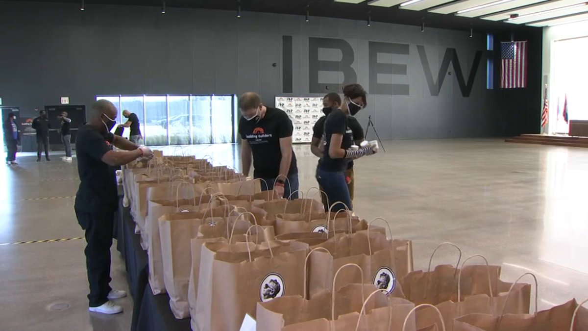 Buscan ayudar y motivar a estudiantes del programa ‘Chicago Builds ...