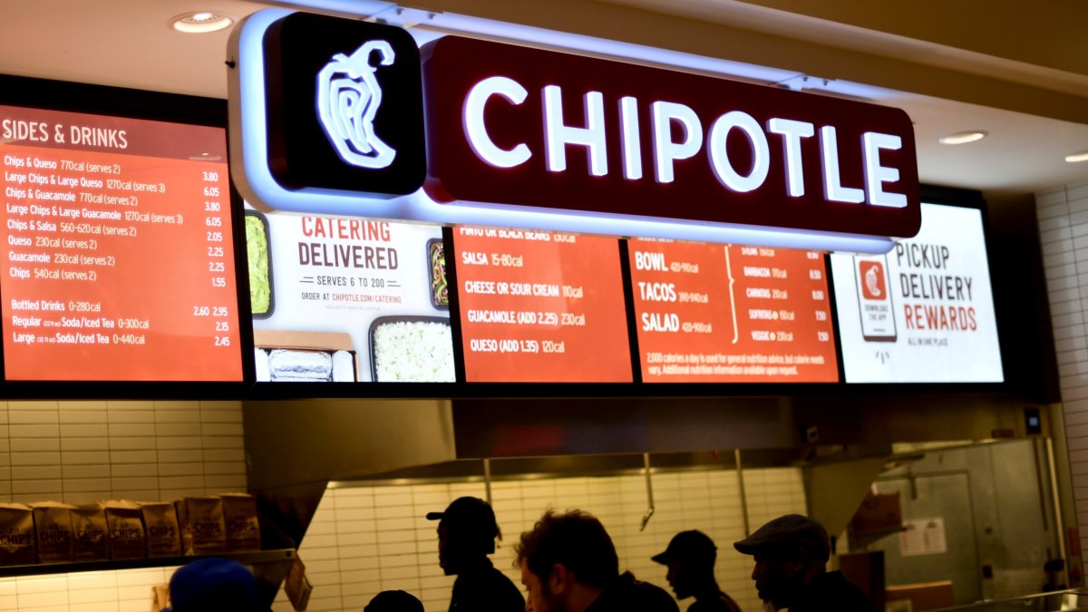 Chipotle anuncia aumento salarial de un promedio de $15 por hora ...