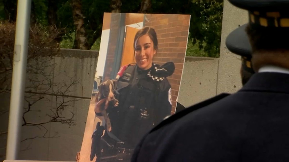 Realizan ceremonia en honor a la oficial Ella French – Telemundo Chicago