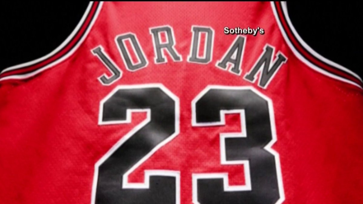 Camiseta de Michael Jordan rompe récord en subasta de Sotheby’s ...