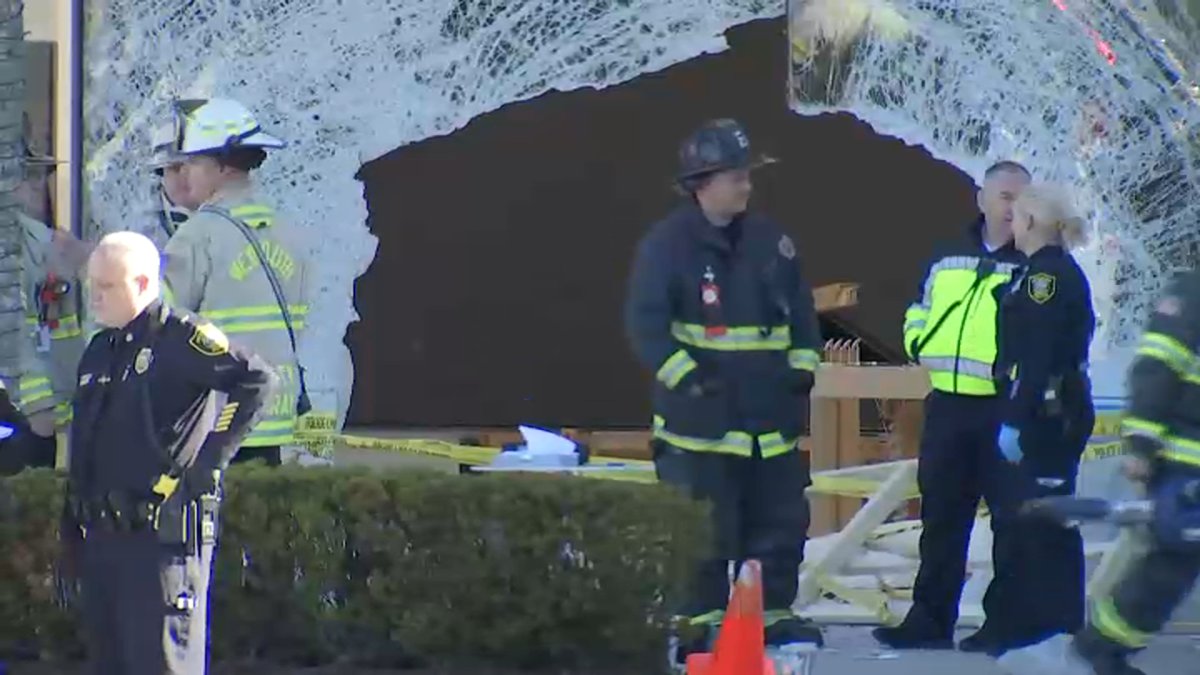 Accidente en la tienda Apple de Hingham MA – Telemundo Chicago