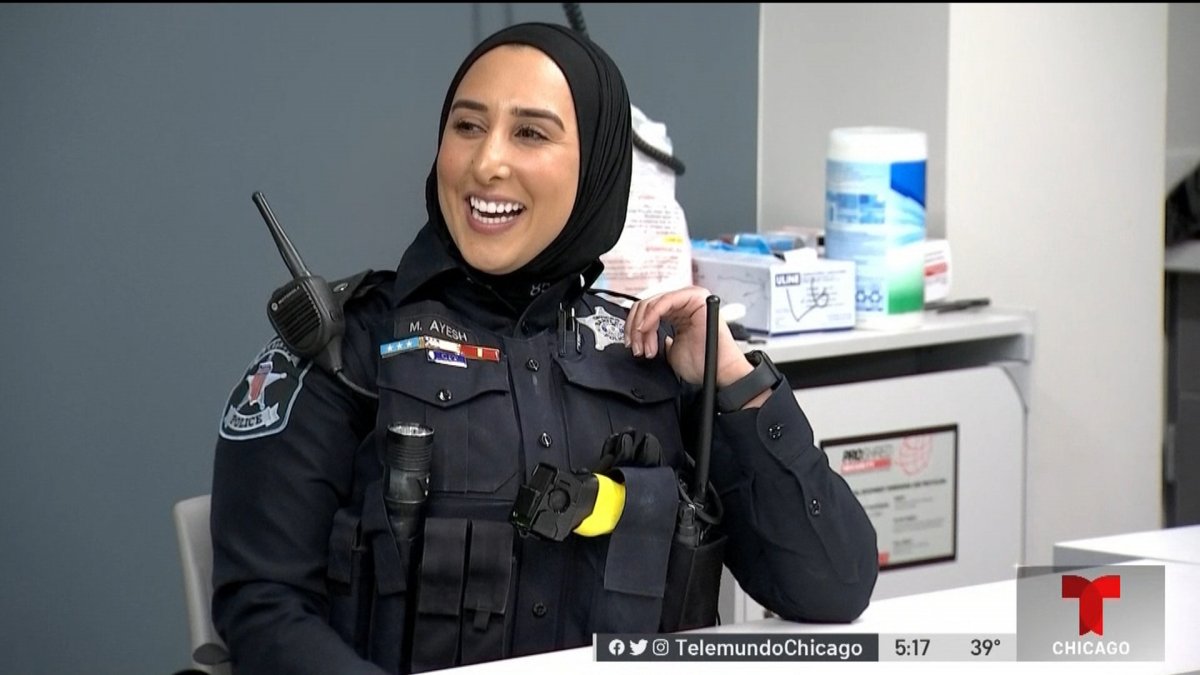 Celebrando a la Mujer: La oficial Maha Ayesh rompe barreras y estereotipos en la fuerza ...