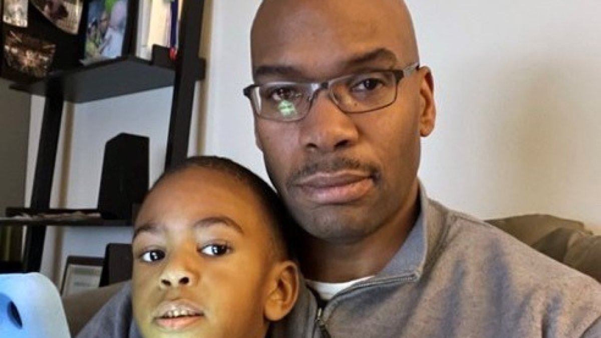 Crimen en Chicago: Hombre es herido de bala al proteger a su hijo ...