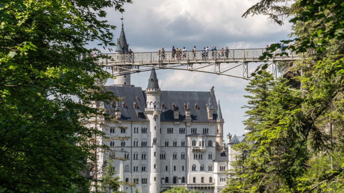 Neuschwanstein Castle Attack: Photos and Videos Wanted - Help Solve the Mystery - Archyde