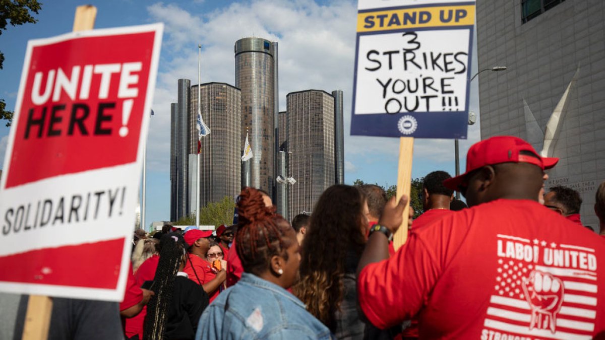 Huelga trabajadores de UAW en Illinois continúa – Telemundo Chicago
