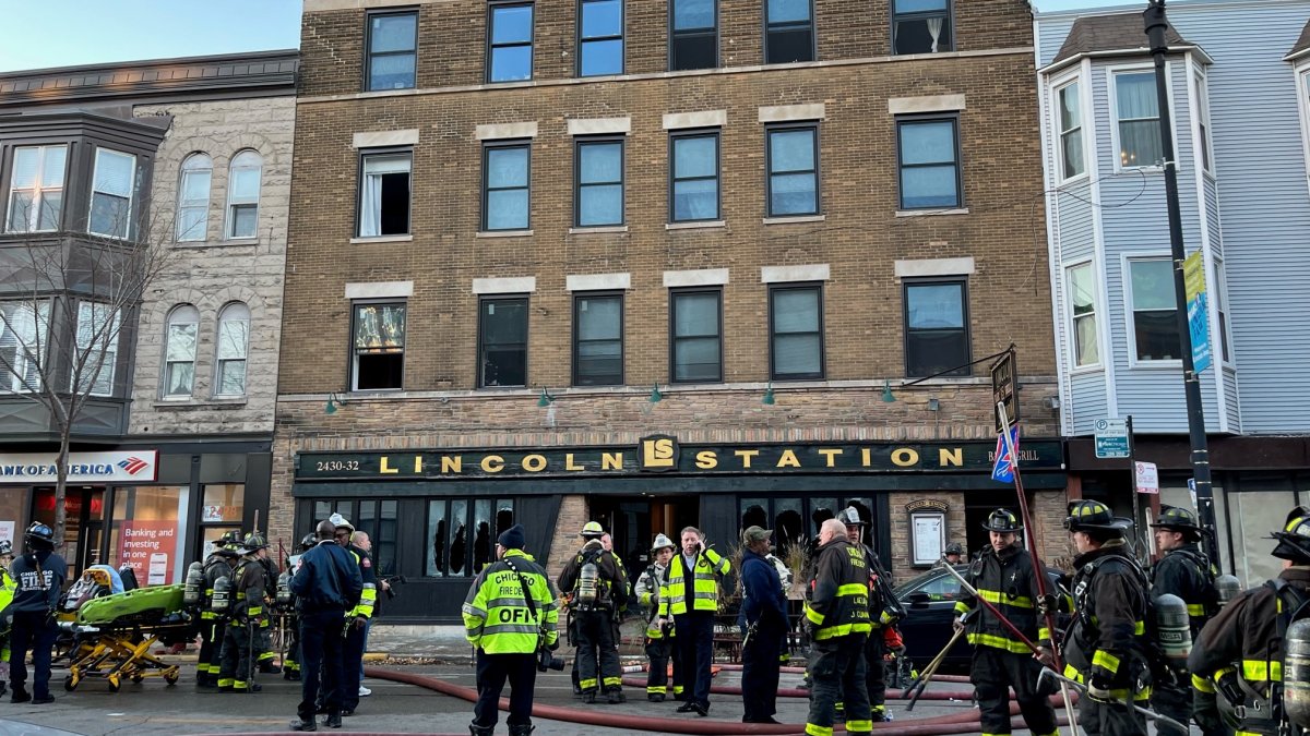 Muere bombero tras luchar contra incendio en Lincoln Park – Telemundo ...