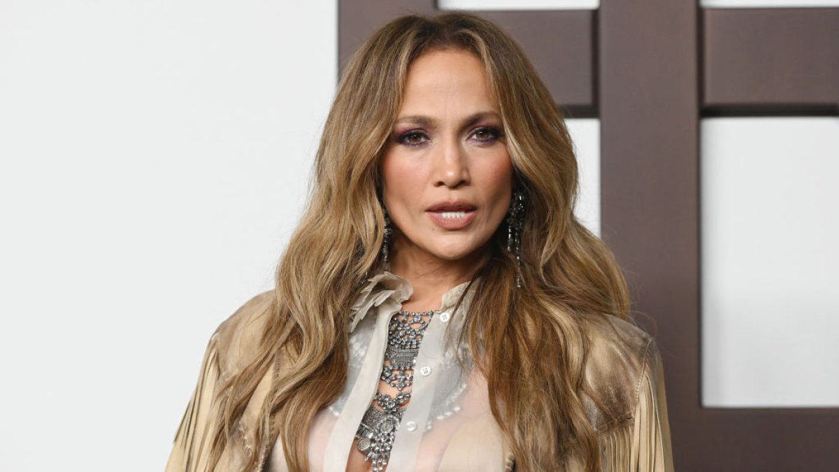 Jennifer López anuncia nuevo álbum y película para el 2024 – Telemundo ...