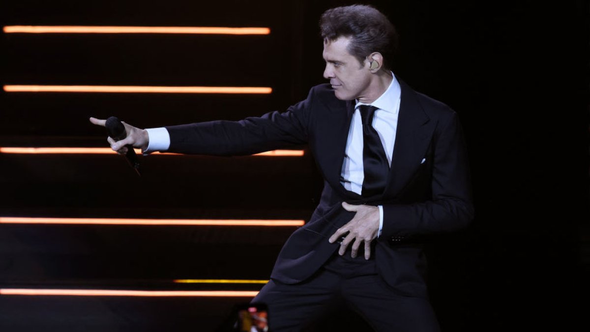 Giras de Karol G, RBD y Luis Miguel entre las 20 más lucrativas del momento – Telemundo Chicago