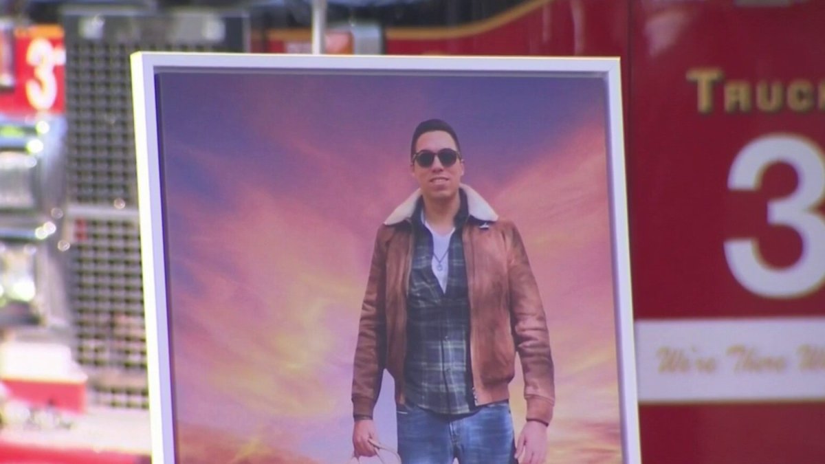 Dedican una calle en honor al oficial Andrés Vázquez Lasso – Telemundo ...