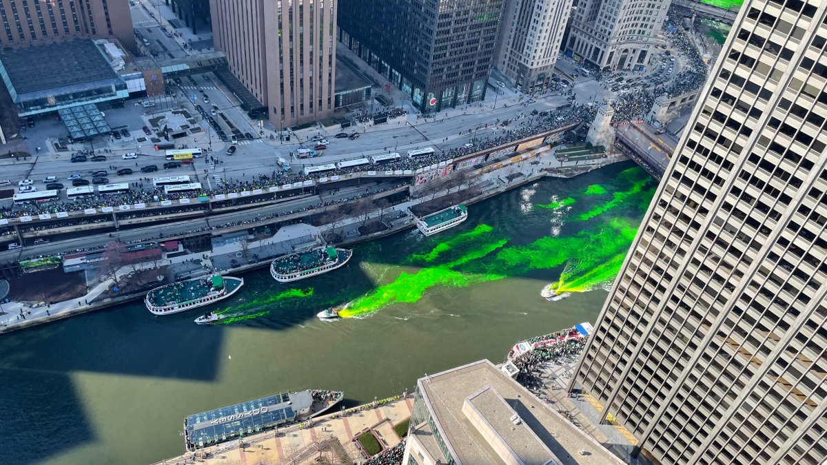 Mira el río Chicago pintarse de verde por el Día de San Patricio ...