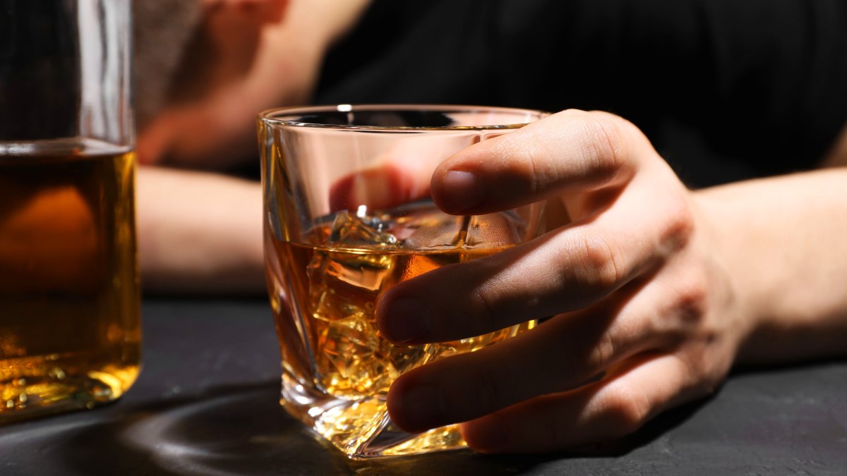 Cómo el consumo de alcohol puede afectar mi salud – Telemundo Chicago