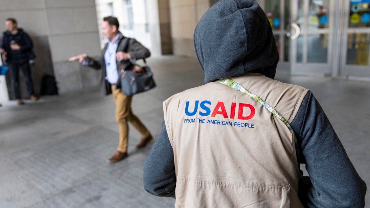 Desmantelar USAID probablemente violó la Constitución, según juez – Telemundo Chicago