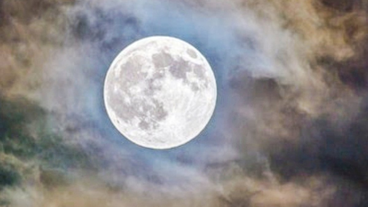 Dos lunas llenas se verán en mayo, la de las flores y la luna azul ...