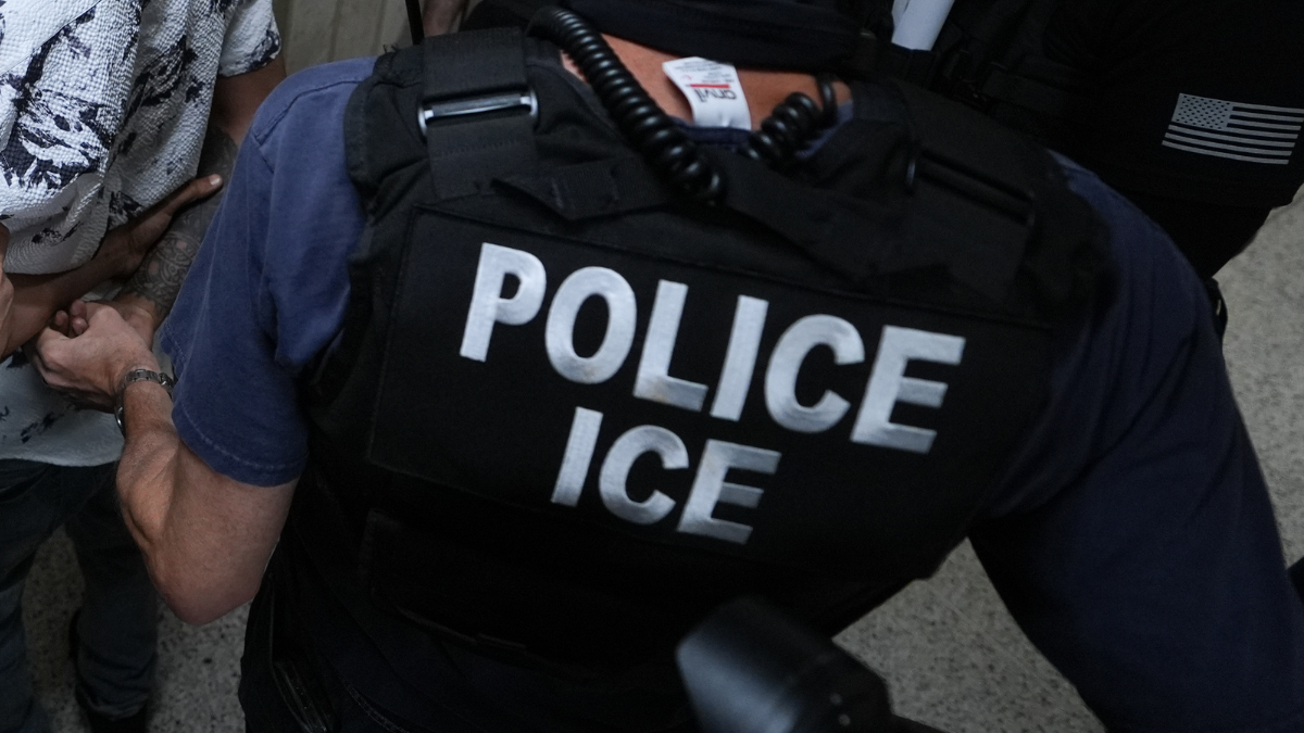 Detienen a varias personas en suroeste de Chicago en redada de ICE ...