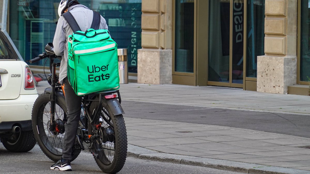 ICE y HSI detienen a repartidores de Uber Eats en Washington DC ...