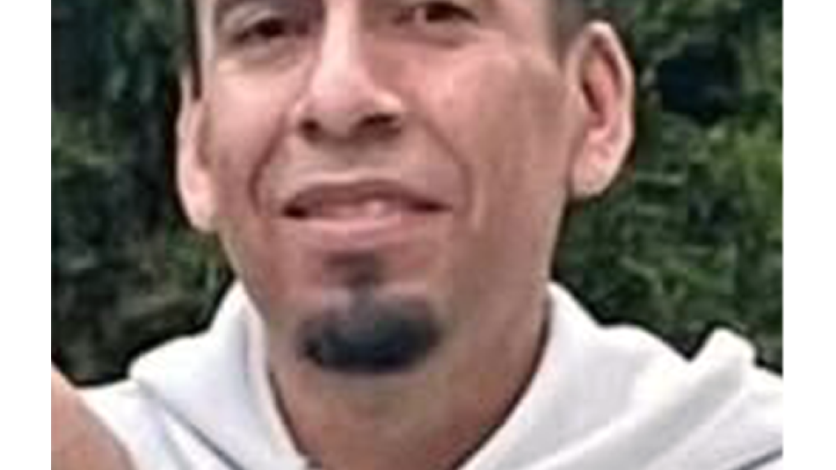 Piden investigar muerte de padre hispano baleado por agente de ICE ...